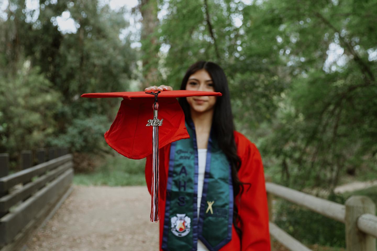 10 Graduation Photo Ideas: Memorable Ways To Capture Your Big Day ...